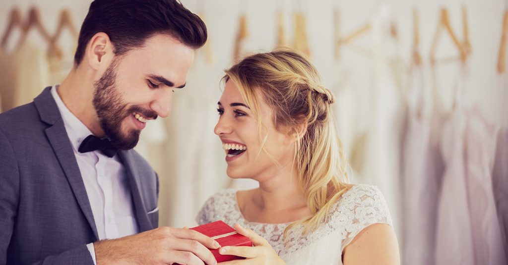 Warum 3 von 4 Frauen bei der Heirat ihre Nachnamen abgeben